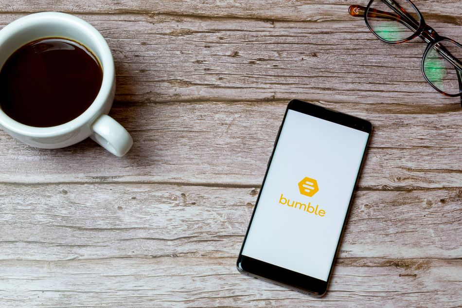 Une appli de dating a décidé de sensibiliser au consentement et aux gros "red flags" qui ...