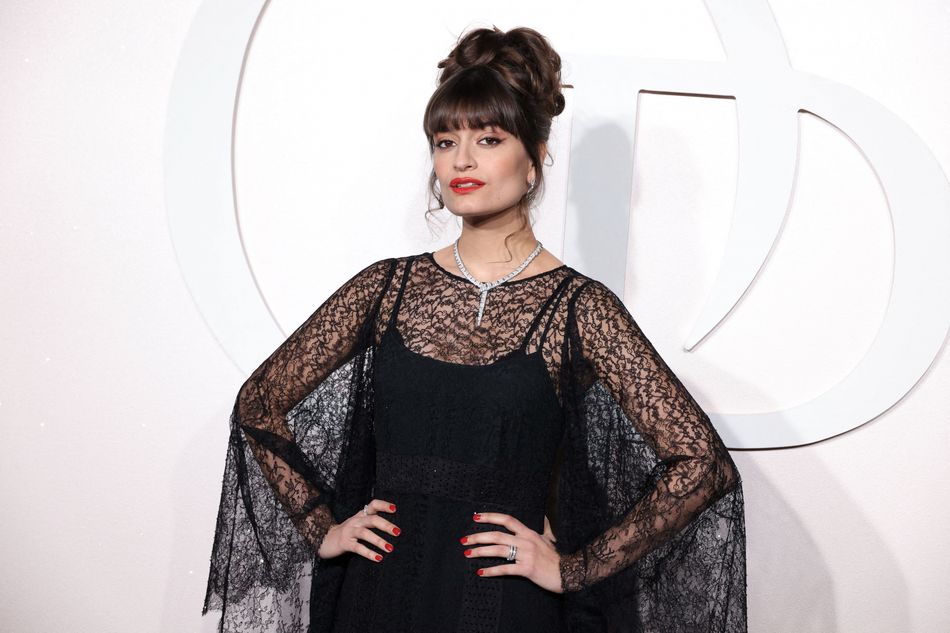 Clara Luciani : la chanteuse et maman partage un selfie avec son bébé ...
