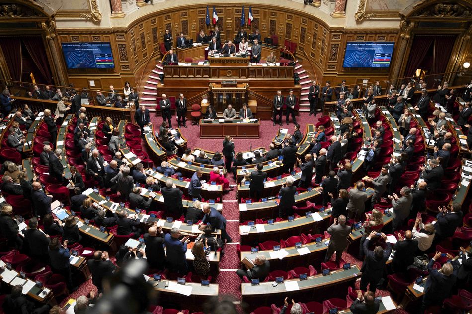 IVG Constitution : le Sénat adopte l'inscription après les députés et c ...