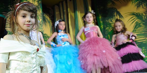 Les concours de mini-miss bientôt interdits en France ? - Terrafemina