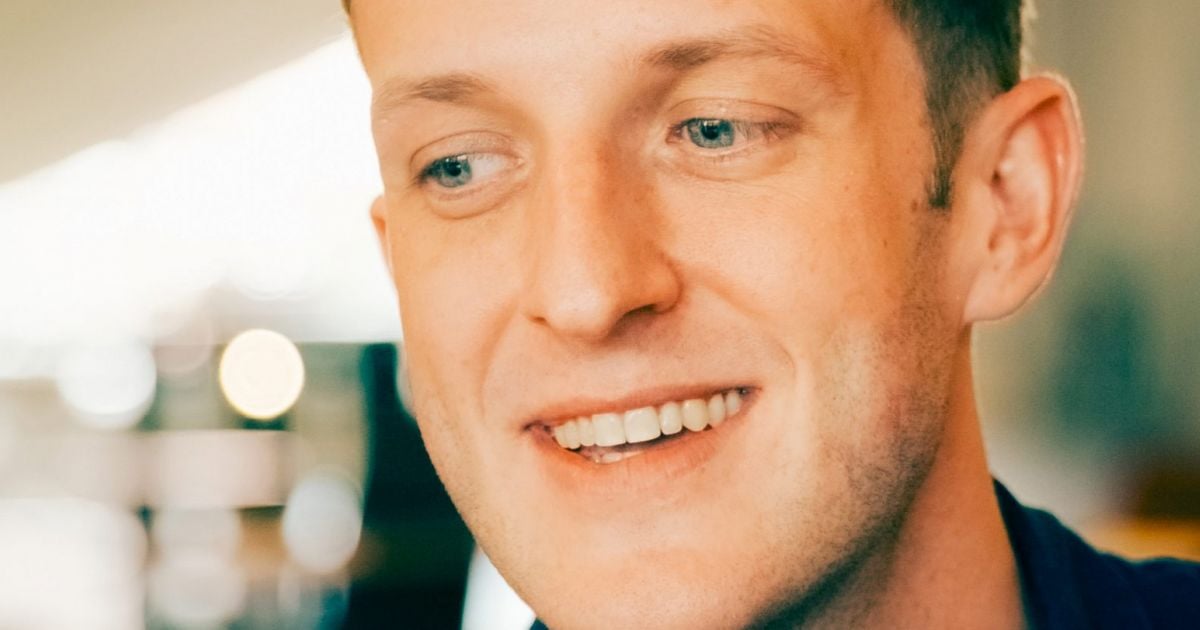 Edouard Louis se met à nu dans un documentaire ultrasensible et ...