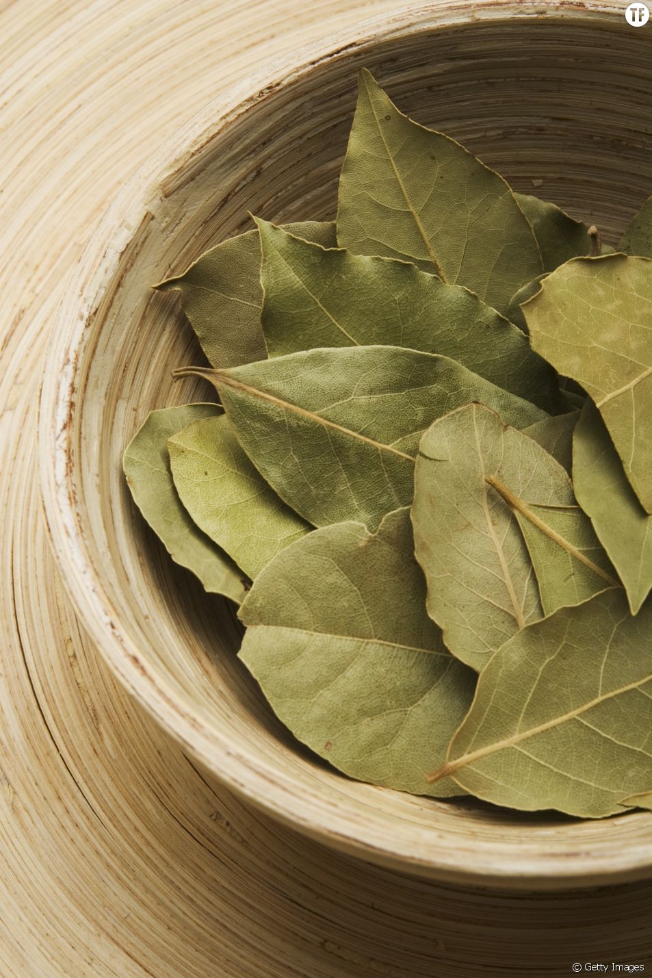 Brûlez une feuille de laurier chez vous, le résultat va vous étonner ...