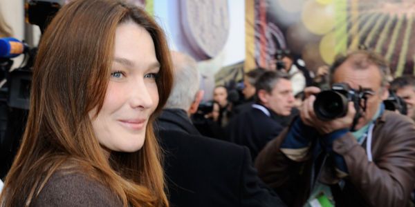 Carla Bruni : Hollande est le pingouin et Sarkozy son Raymond - Terrafemina