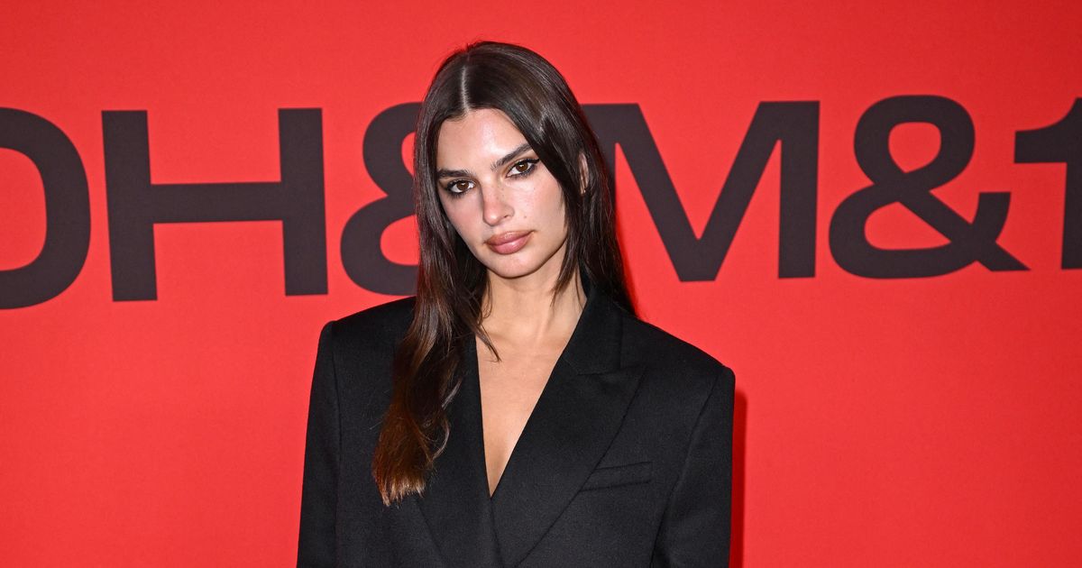 "Si sensuelle" : EmRata pose en lingerie ultra sexy et déclenche les ...