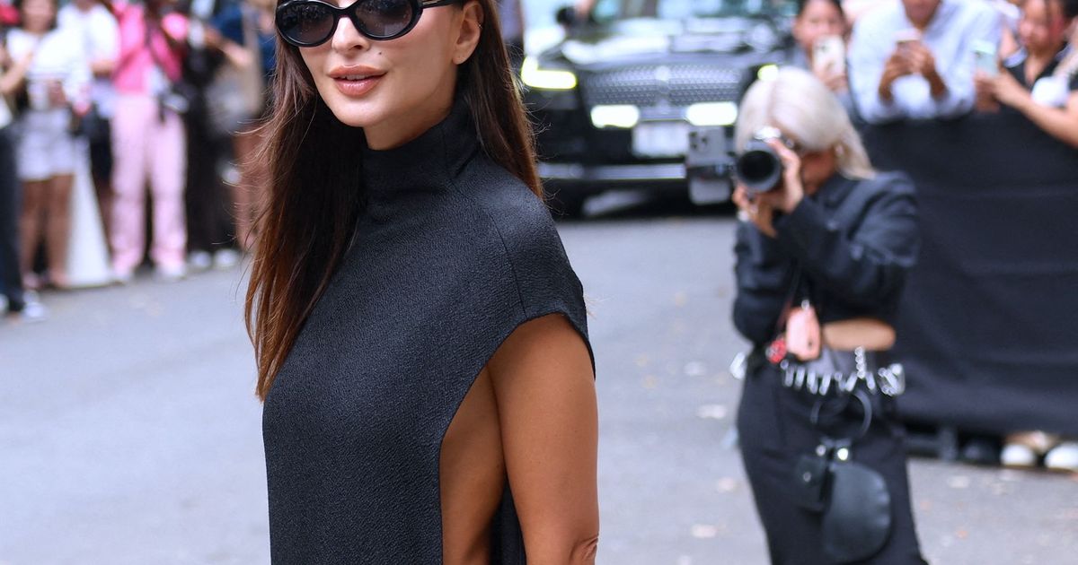 "Une beauté extraordinaire" : Emrata pose nue sous sa veste de costume ...