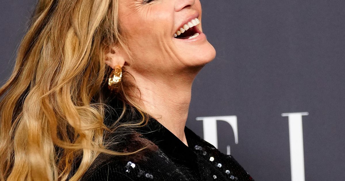 “Sexy à 61 ans” : cette mannequin féministe se dévoile en dentelle ...