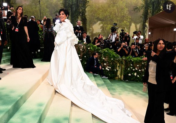 “Elle ressemble à Kim”, “de l’argent bien dépensé” : Kris Jenner dévoile son nouveau visage et ...