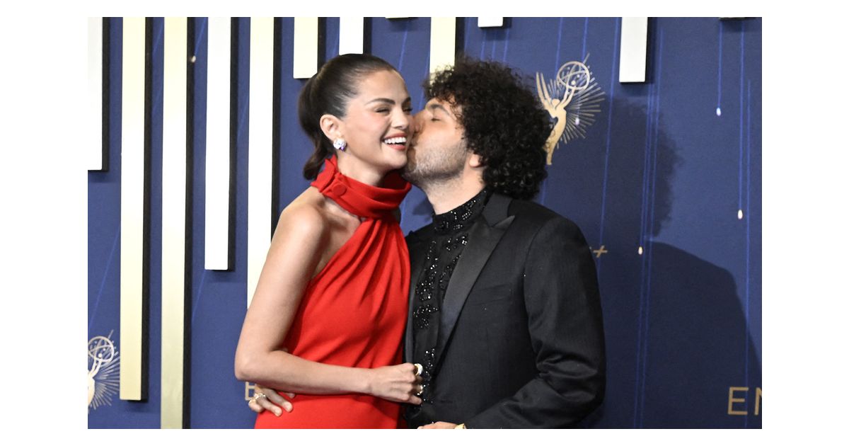 "Elle est sublime et il a l'air blasé" : les photos du mariage de Selena Gomez et Benny Blanco ...